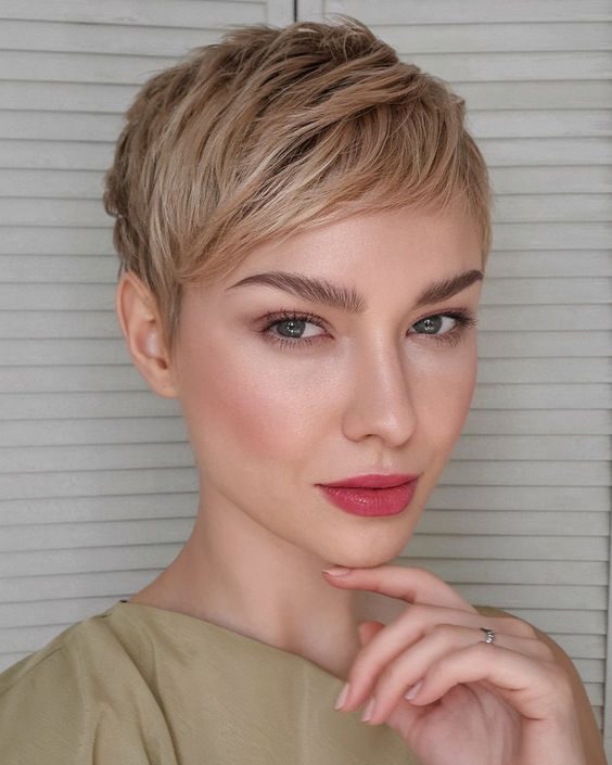 30 Stunning Pixie Haircuts to Refresh Your Look - Mockup Hunt