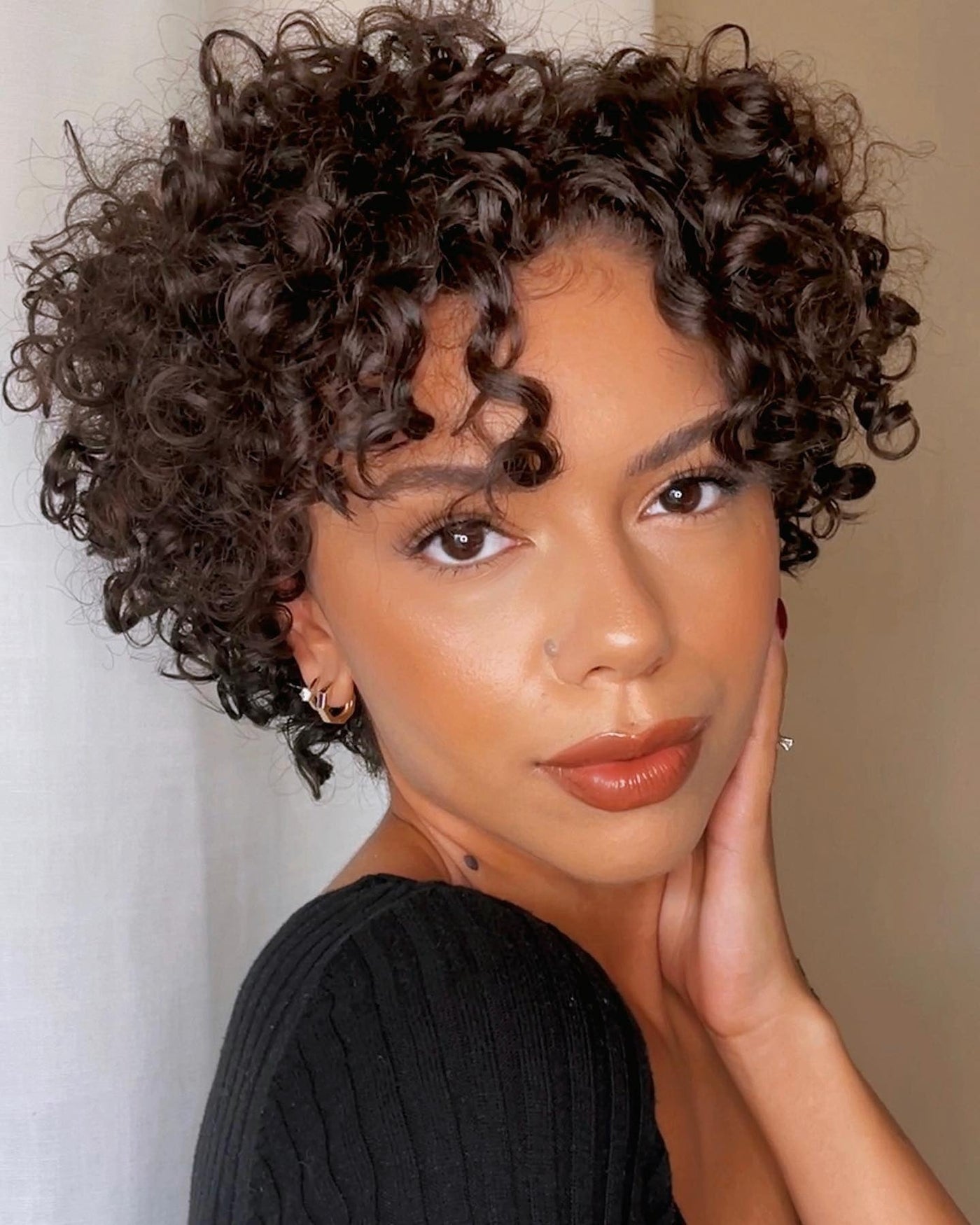 20 Chic Short Curly Hairstyles You’ll Love - Mockup Hunt