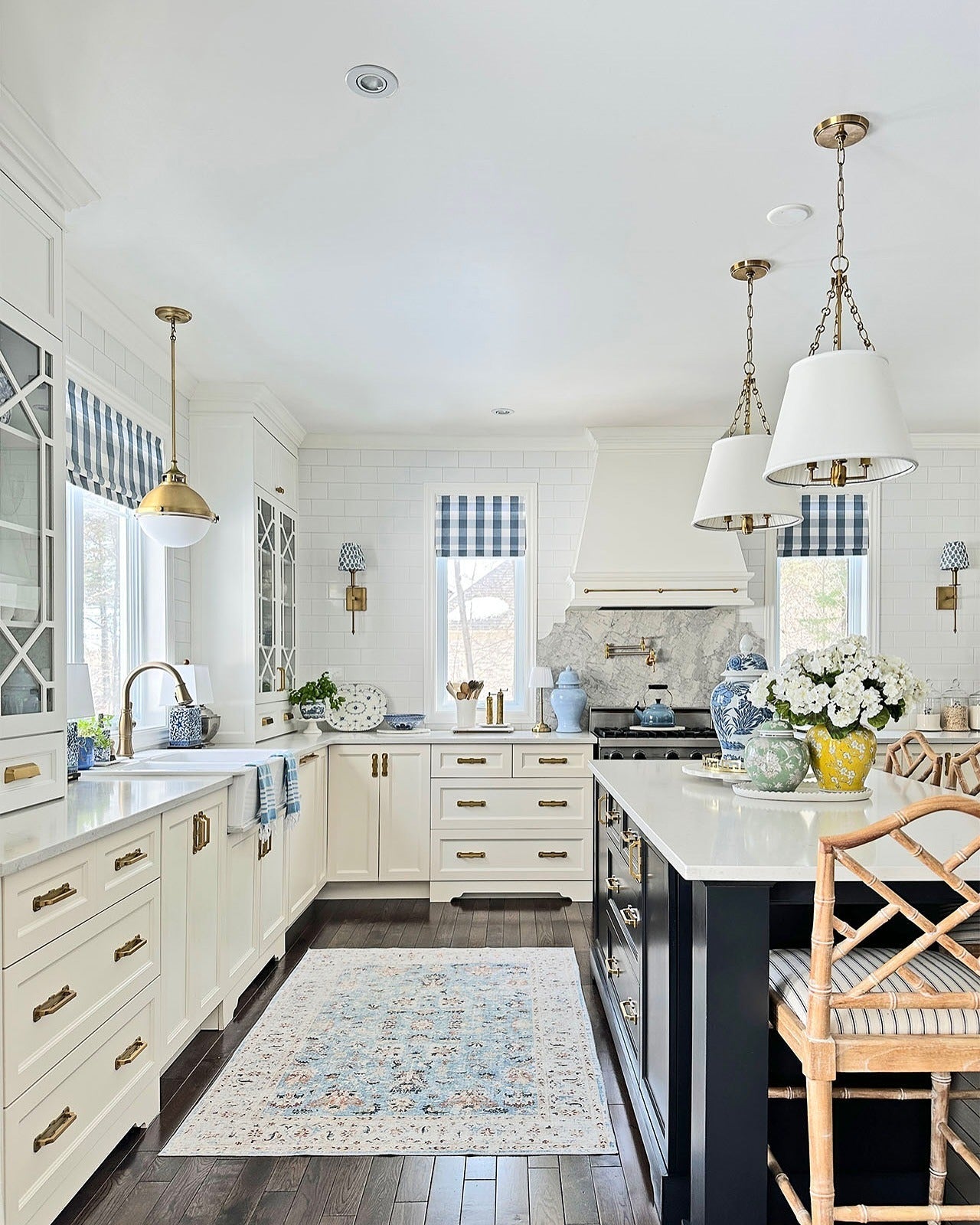 25 Big Kitchen Ideas for Dream Homes - Mockup Hunt